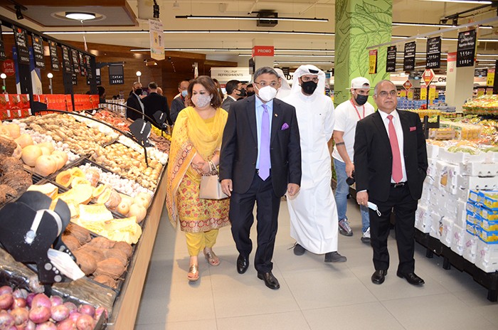 Indian Ambassador tours City Center Manara Mall - TimesKuwait