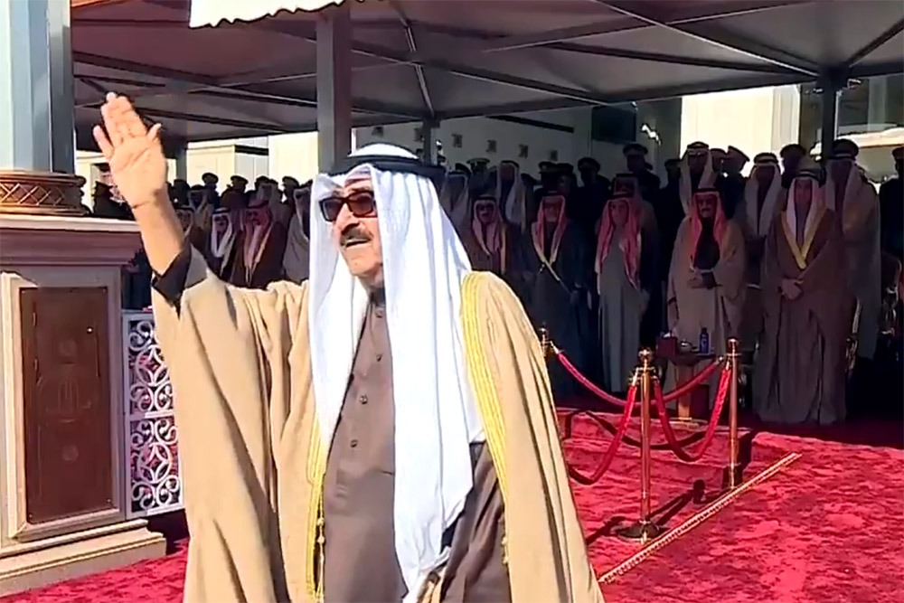 H.H. the Amir patronizes, attends flag-hoisting ceremony at Bayan ...