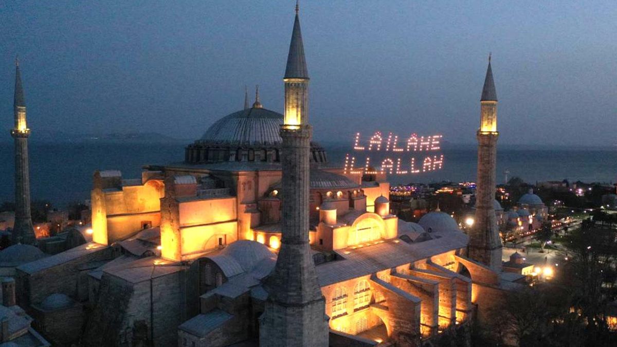 Mahya lights decorate Hagia Sophia Grand Mosque for Ramadan - Times Kuwait