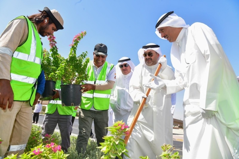Capital Governorate launches first phase of greening project on Second ...
