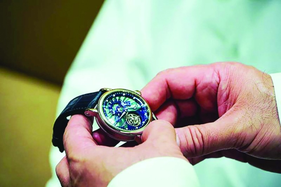 Kuwait’s Swiss watch imports dip 6.6% in first five months of 2025 ...
